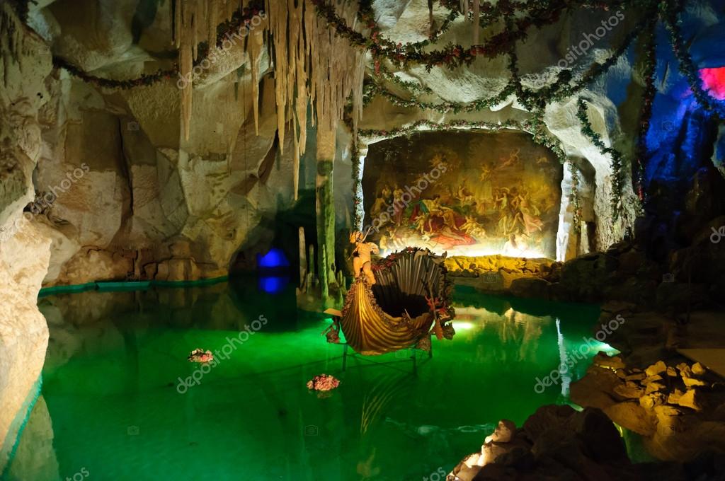La grotte de Vénus dans le palais Linderhof en Allemagne image libre de ...