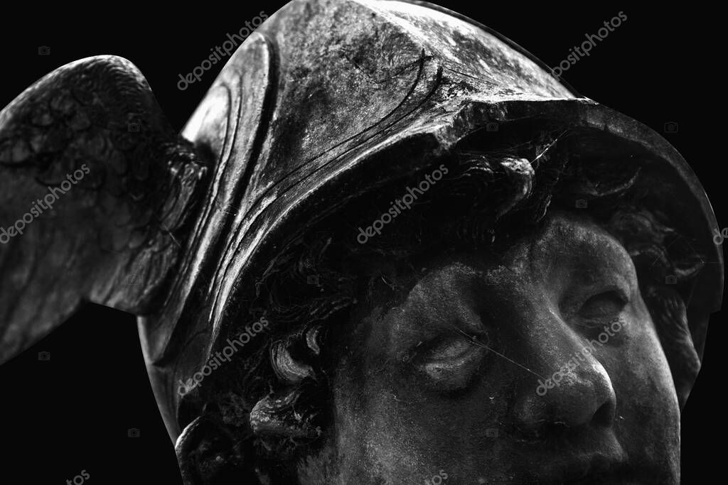 Antigua estatua del antiguo dios del comercio, comerciantes y viajeros ...