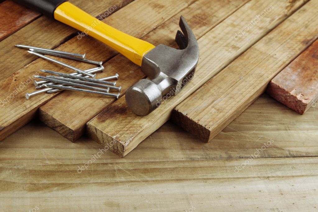 Martillo y clavos 2025