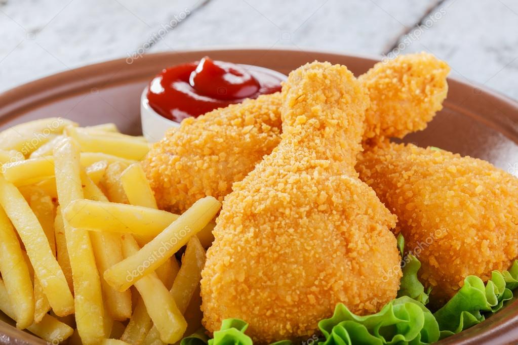 Breaded pollo muslo papas fritas pierna — Foto de stock © koss13 #46691529