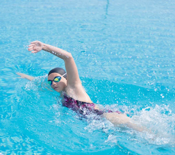 Woman in goggles swimming front crawl style Stock Photo by ©markin 32887763