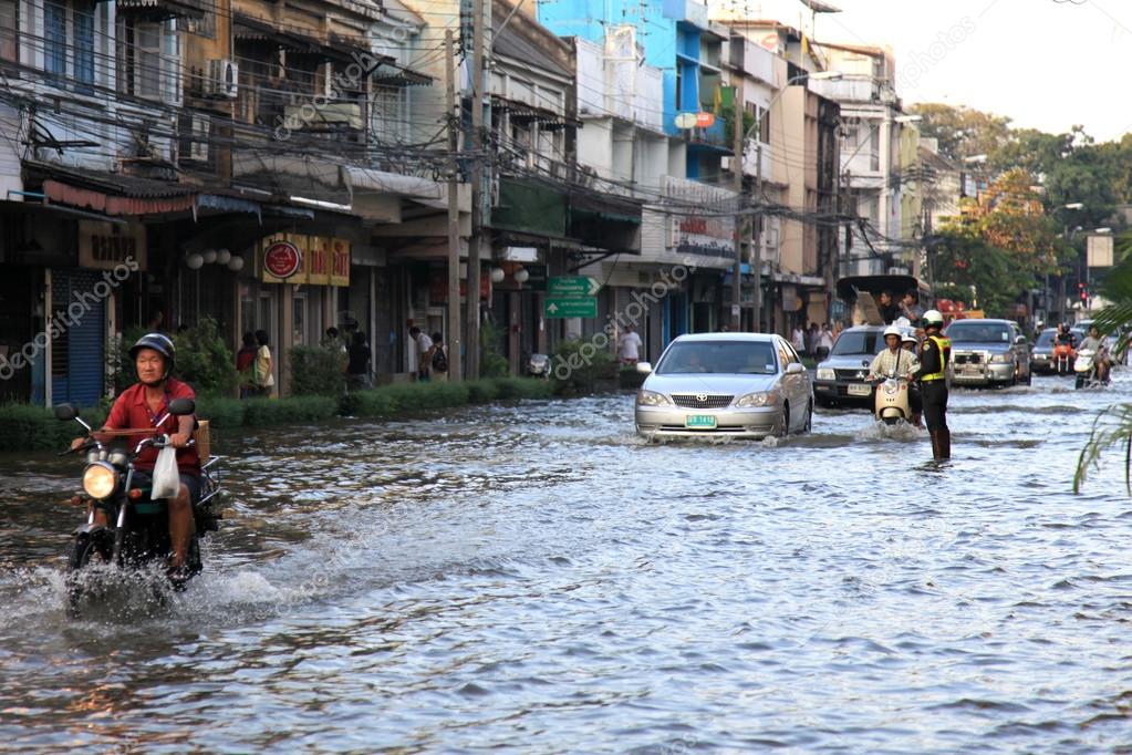 BANGKOK, THAILAND - NOVEMBER 17 : Flooding in Bangkok, Thailand – Stock ...
