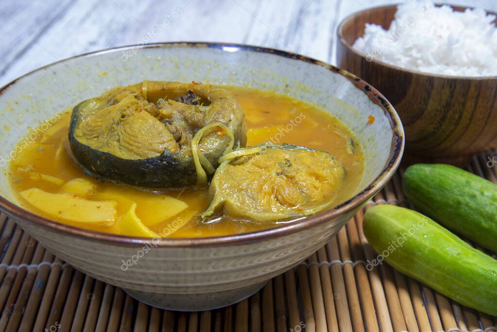 Southern Thai Gaeng Som - Sopa de bagre agrio con brotes de bamb ...