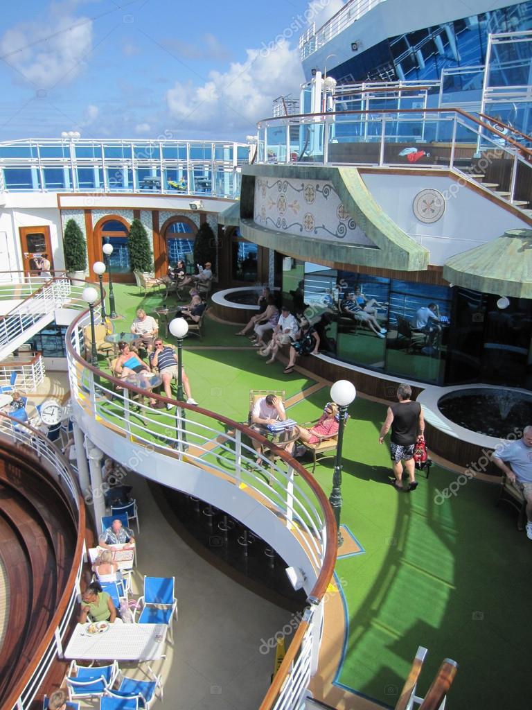 Ruby Princess Cruise Ship — Stock Editorial Photo © sainaniritu #14277189