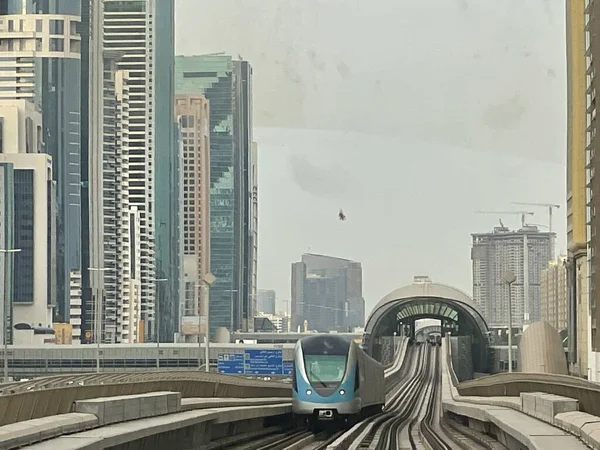 Kereta api dubai metro images libres de droit, photos de Kereta api ...