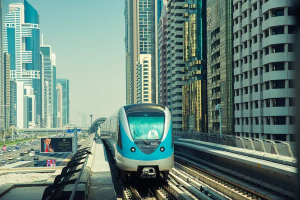 Kereta api dubai metro fotos de stock, imágenes de Kereta api dubai ...