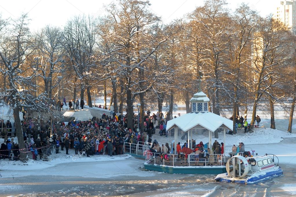 Epiphany bathing in Russia – Stock Editorial Photo © evdoha #39420971