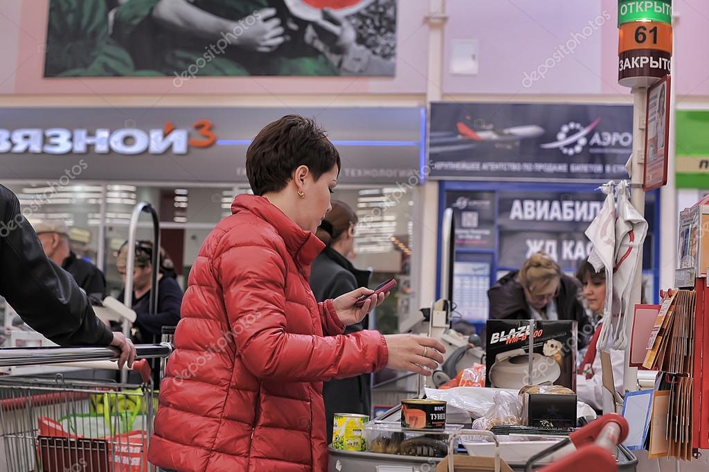 People at the checkout in the supermarket — Stock Editorial Photo ...