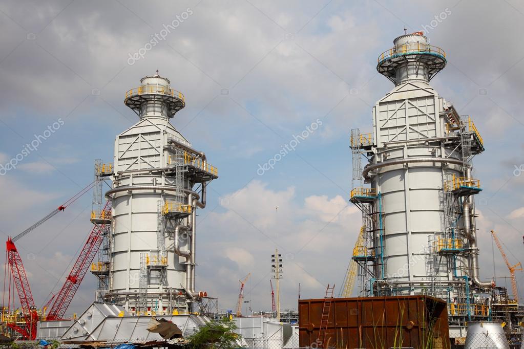 Processing column for offshore platform under construction Stock Photo ...
