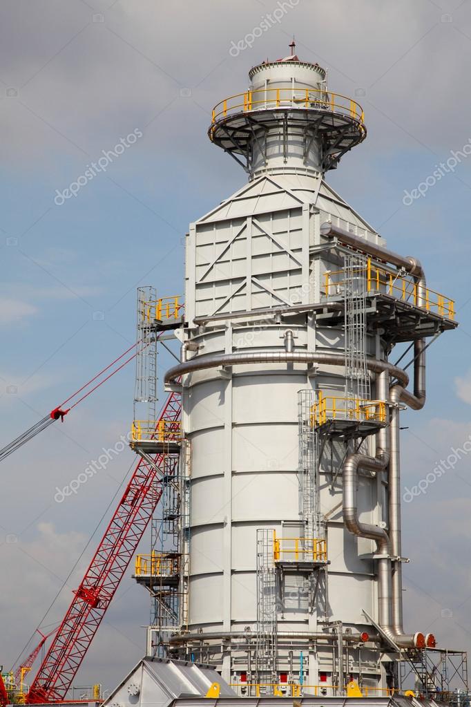 Processing column for offshore platform under construction Stock Photo ...
