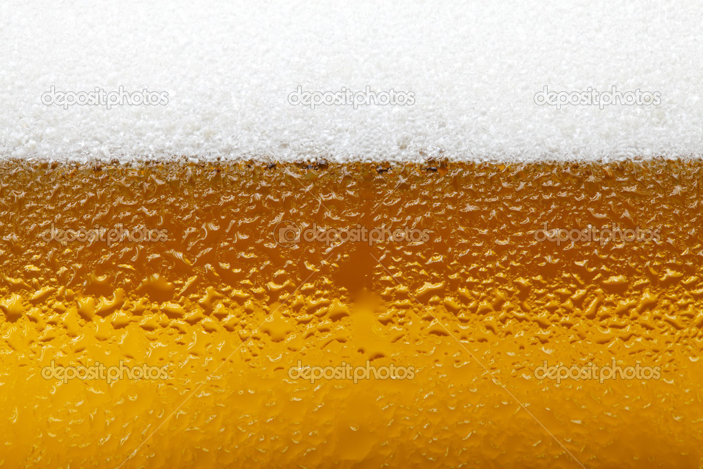Close-up picture of a beer with foam and bubbles — Stock Photo ...
