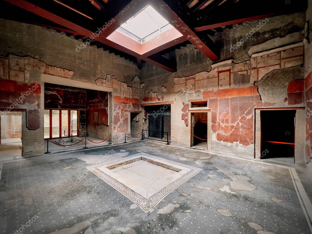 ERCOLANO, ITALIA - 14 DE FEBRERO DE 2022: Casa del Bicentenario, una de ...