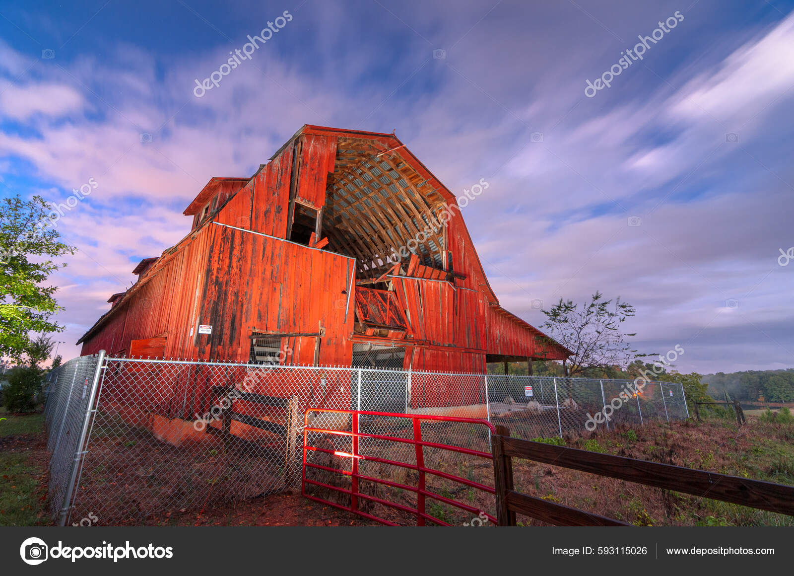 Old Red Barn Ruins Rural Setting Twilight — Stock Photo © sepavone ...