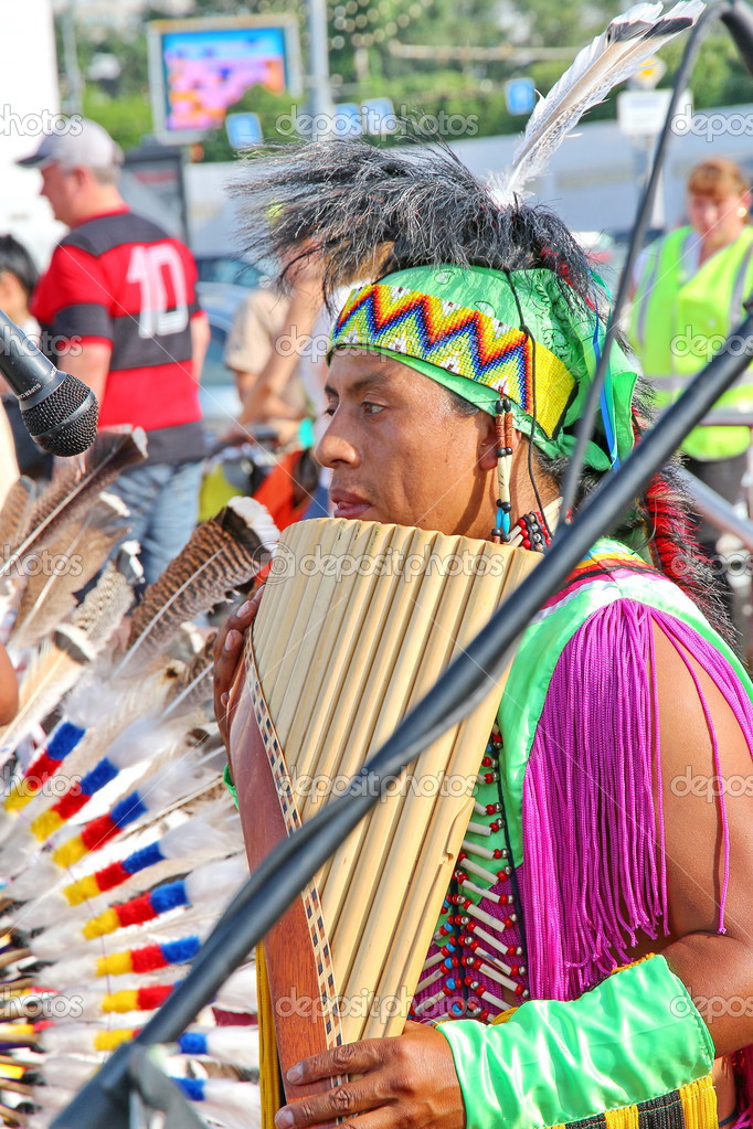 Native American Indian tribal group — Stock Editorial Photo © ELINA ...