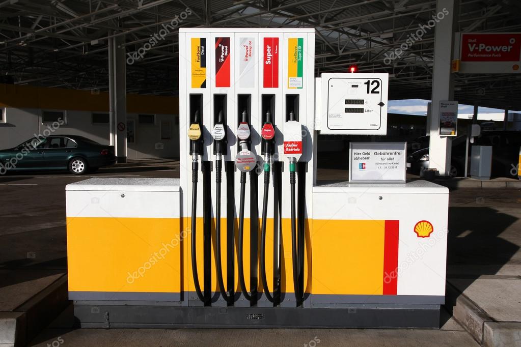 Royal Dutch Shell Filling Car