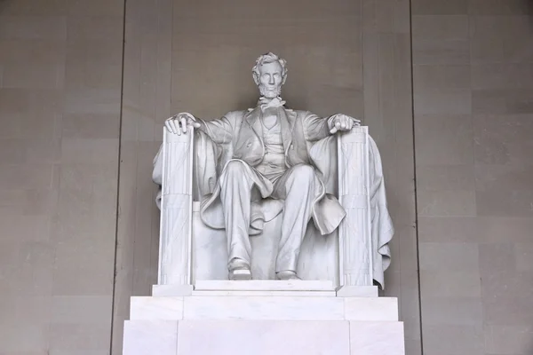 Statue of Abraham Lincoln at the Lincoln Memorial — Stock Photo ...