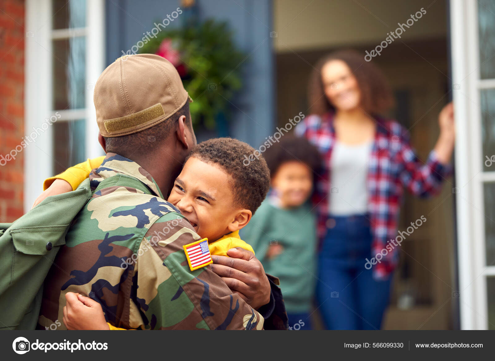 American Soldier Uniform Returning Home Family Hugging Children House ...