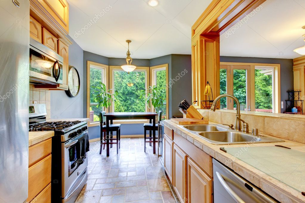 Nice large beautiful wood kichen with grey walls. — Stock Photo ...