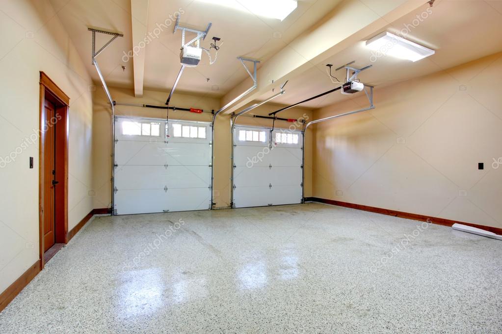 Empty garage. Stock Photo by ©iriana88w 45004175
