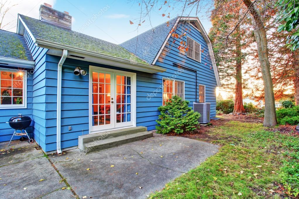 House exterior. Backyard view Stock Photo by ©iriana88w 45799657