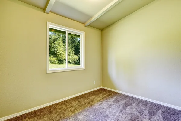 Bright small empty room with closet Stock Photo by ©iriana88w 39336495