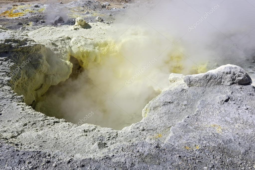 Sulfur fumarole in active volcanic crater — Stock Photo ...