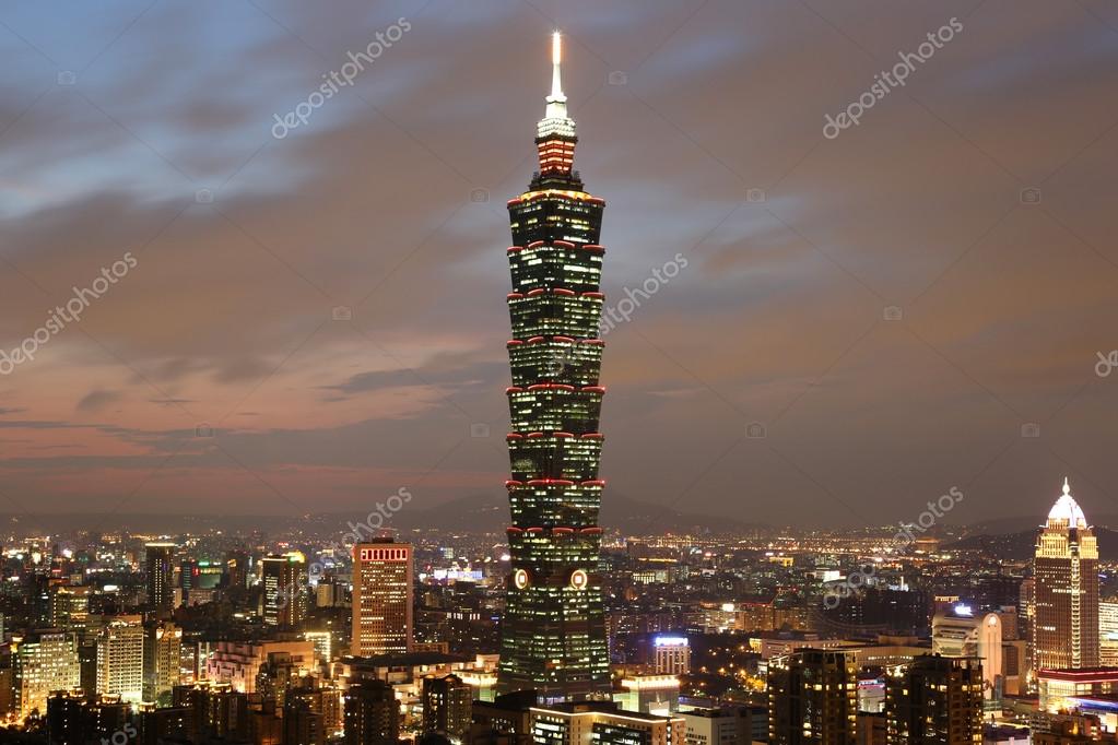 Taipei 101 skyscraper in Taiwan at night – Stock Editorial Photo ...