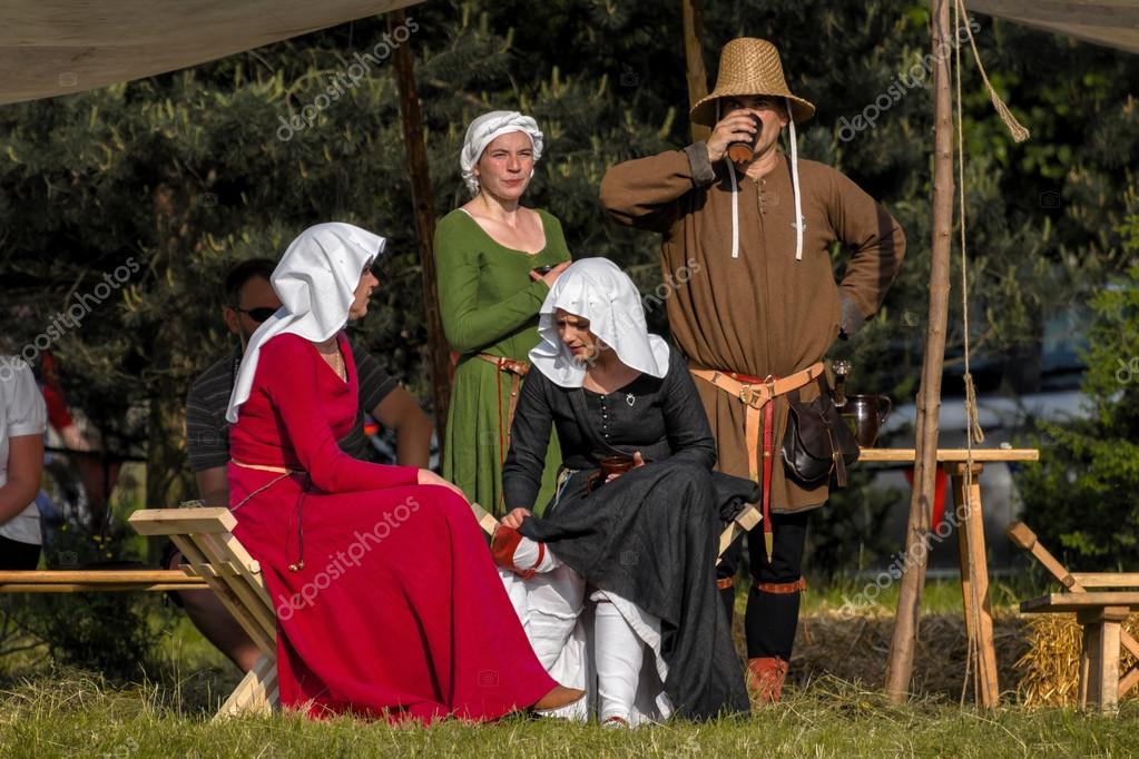 CHORZOW,POLAND, JUNE 9: Medieval townspeople watching the fight – Stock ...