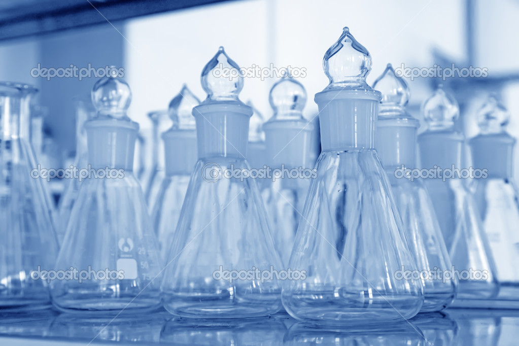 Material de vidrio laboratorio químico cristalería: fotografía de stock ...