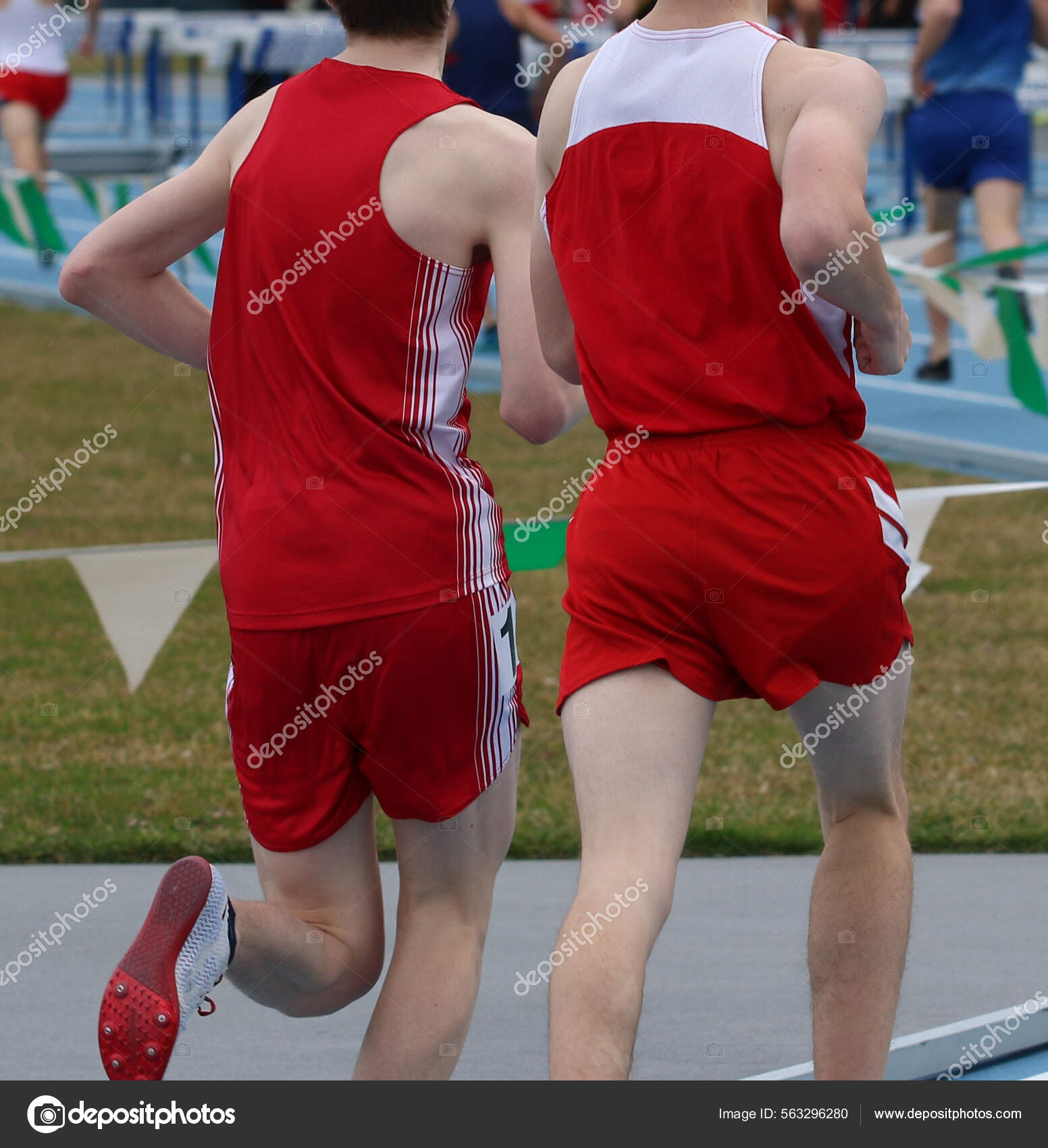 Rear View High School Boys Running Track Race Outdoor Track — Stock ...