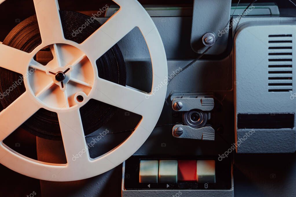 Bobinas con cinta giratoria. Reproductor analógico. Retro viejo ...