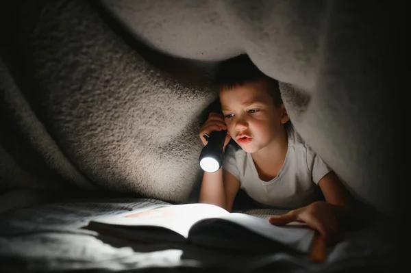 Reading flashlight Stock Photos, Royalty Free Reading flashlight Images ...