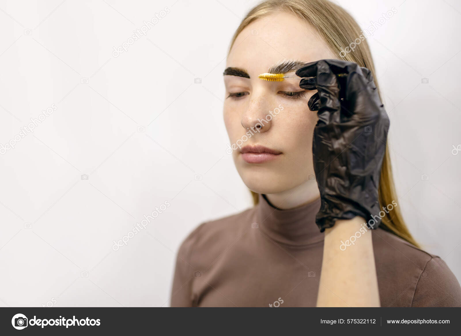 Eyebrow Master Shapes Paints Brush Eyebrows Red Haired Girl Freckles — Stock Photo © halcon1 ...