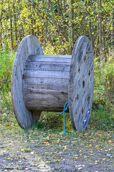 Old farm spools images libres de droit, photos de Old farm spools ...