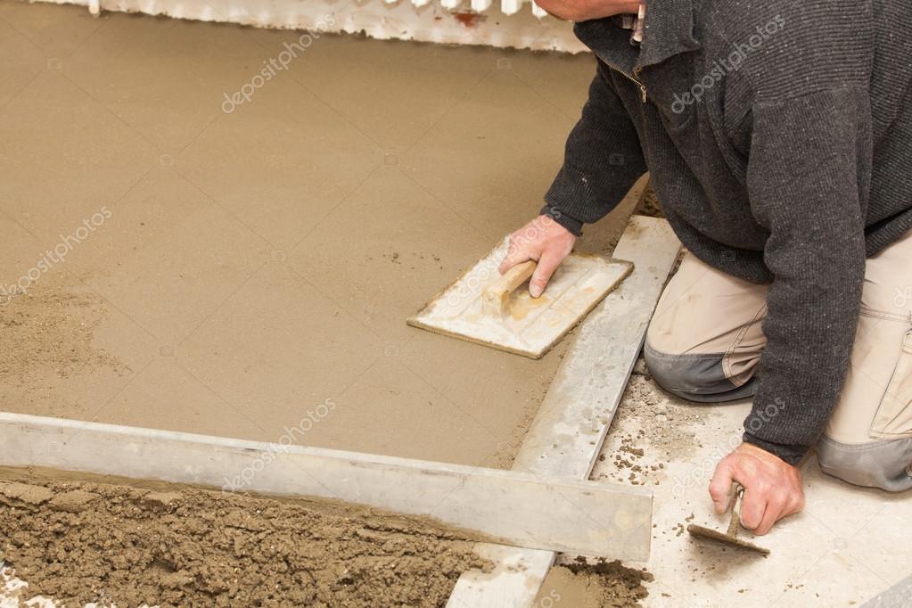 Mason smooth the cement screed Stock Photo by ©Chretien 23936645