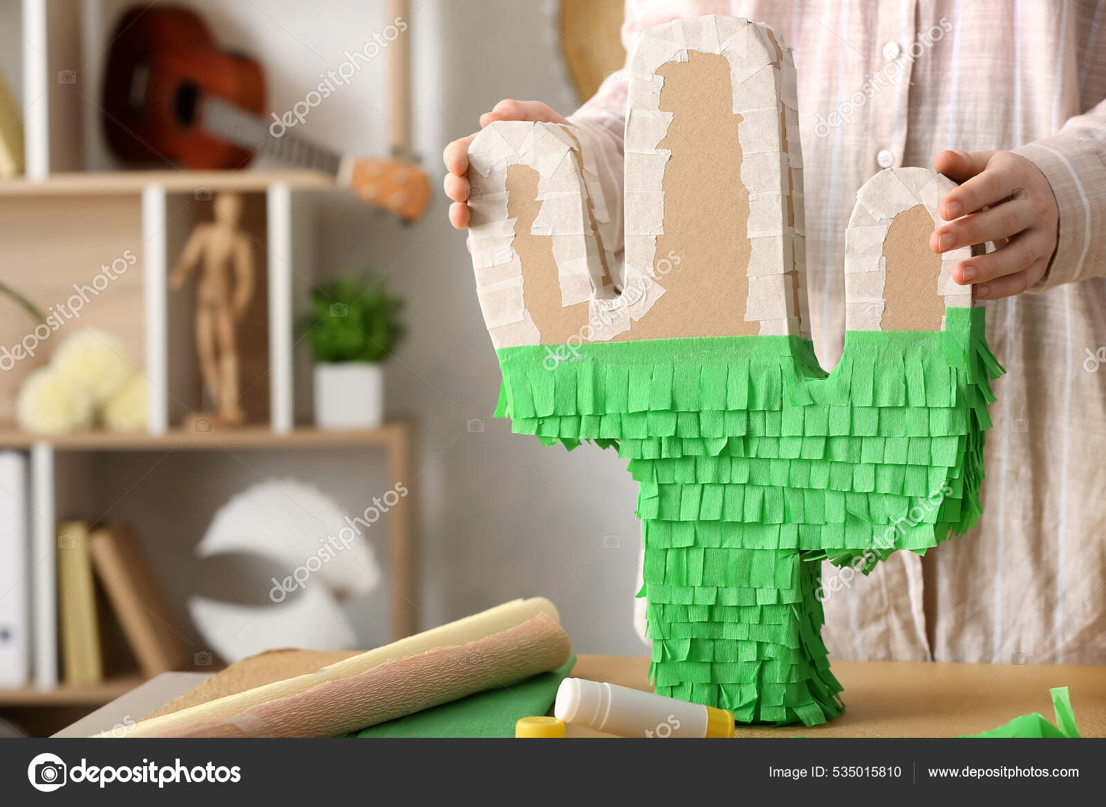 Woman Making Traditional Mexican Pinata Table — Stock Photo © serezniy ...