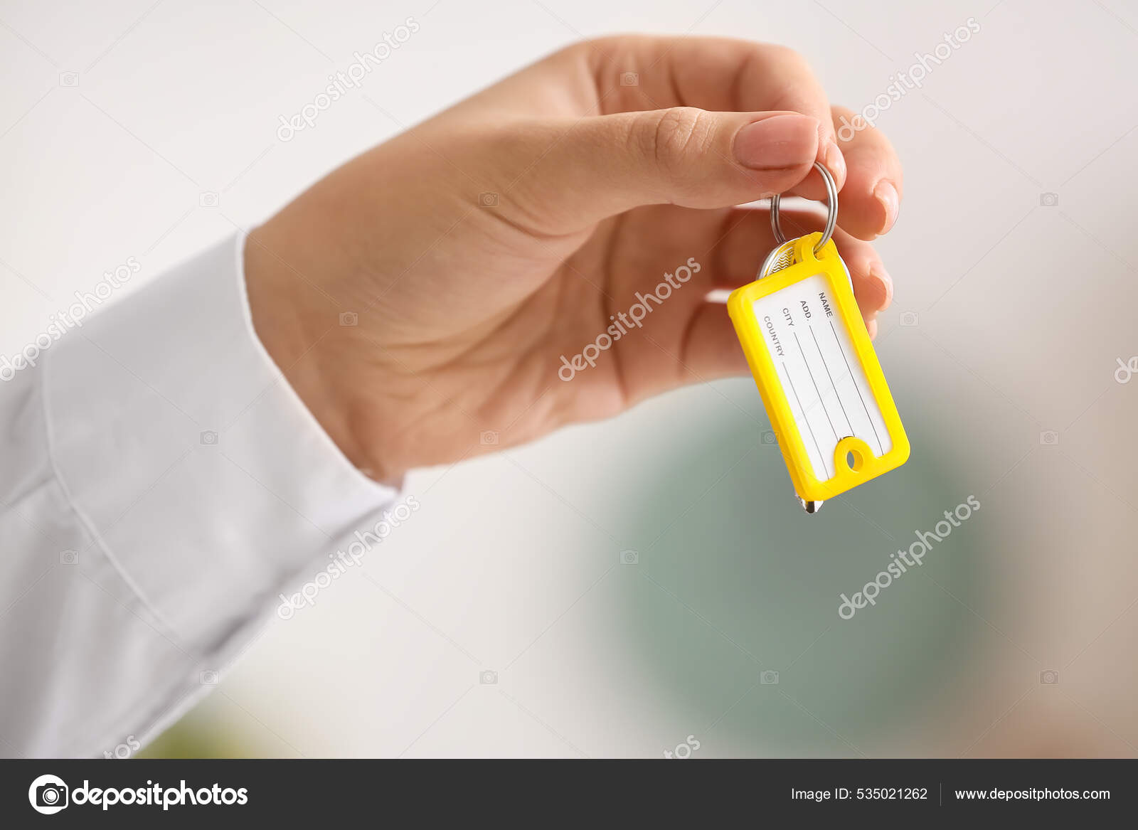 Female Hand Holding Key Chain — Stock Photo © serezniy #535021262