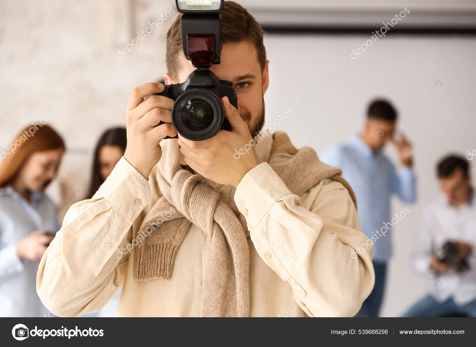 Male Photographer Classes Studio — Stock Photo © serezniy #539688298