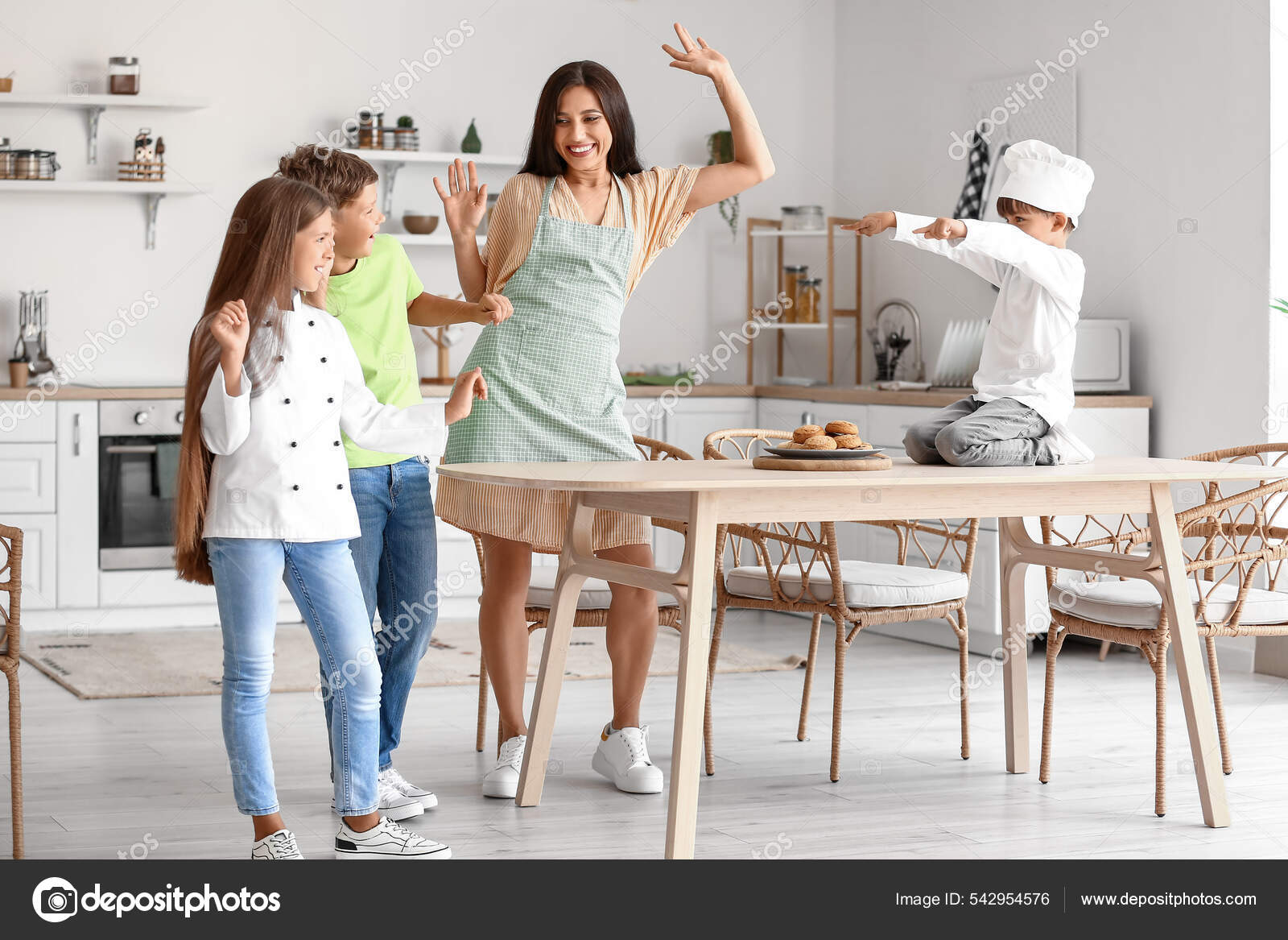 Happy Mother Her Children Dancing Kitchen — Stock Photo © serezniy ...