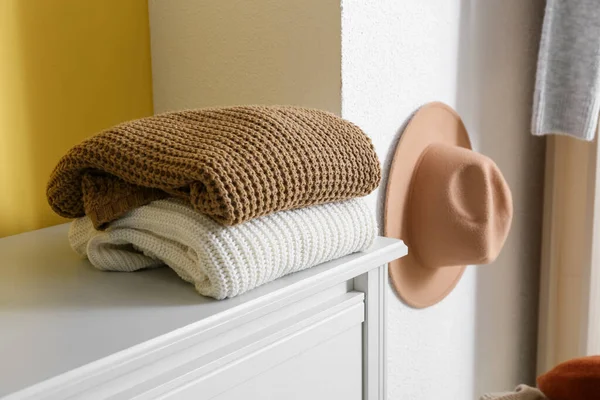 Nappy shelf Stock Photos, Royalty Free Nappy shelf Images | Depositphotos