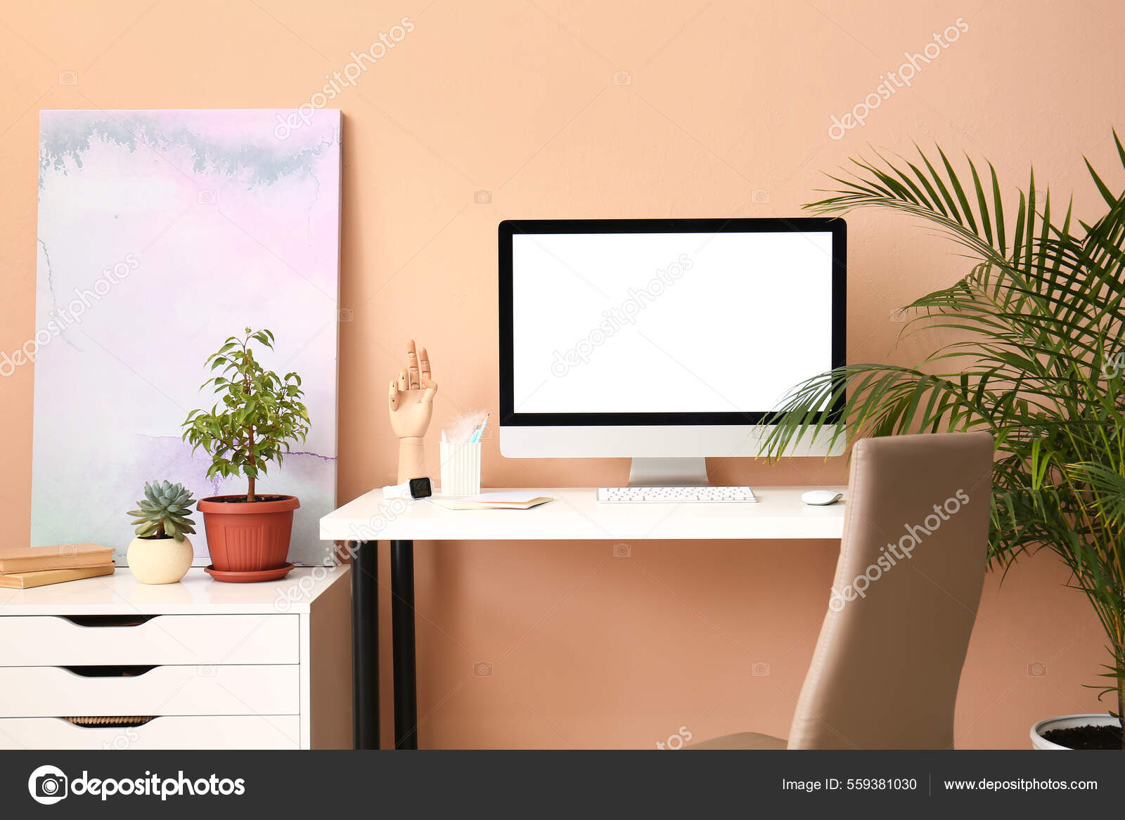 Tempat Kerja Dengan Komputer Modern Dekat Dinding Warna — Foto Stok ...