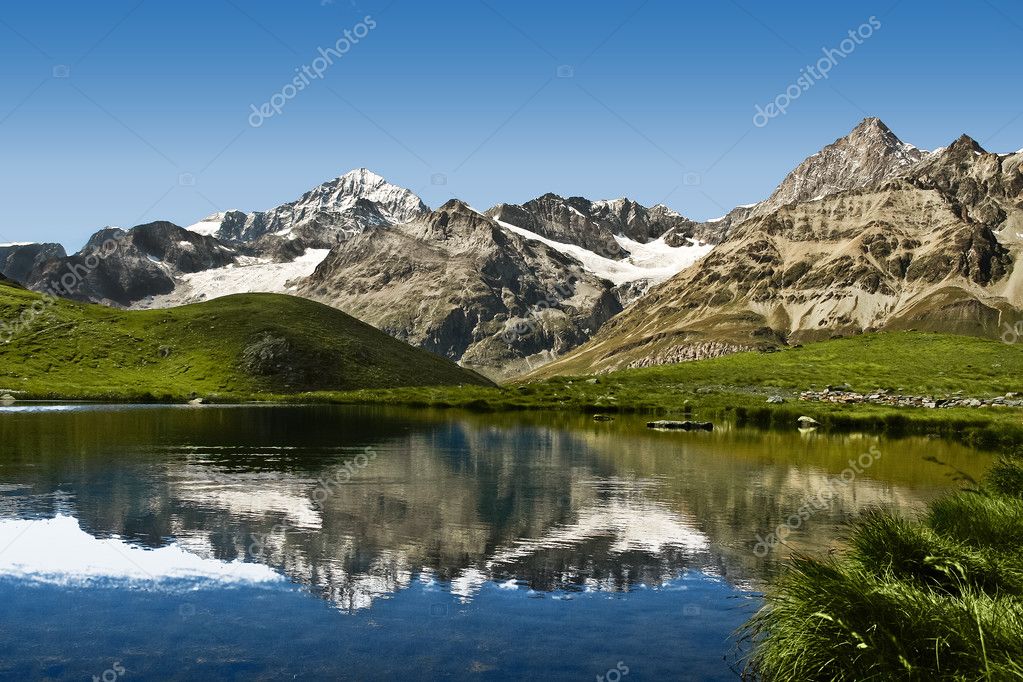 Mountain lake in the Swiss Alps — Stock Photo © jahmaica #23531241