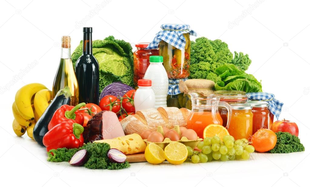 Composição com variedade de produtos de mercearia, isolado no branco ...