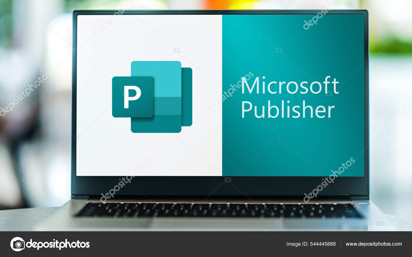 Poznan Pol Jul 2021 Computadora Portátil Que Muestra Logotipo Microsoft ...