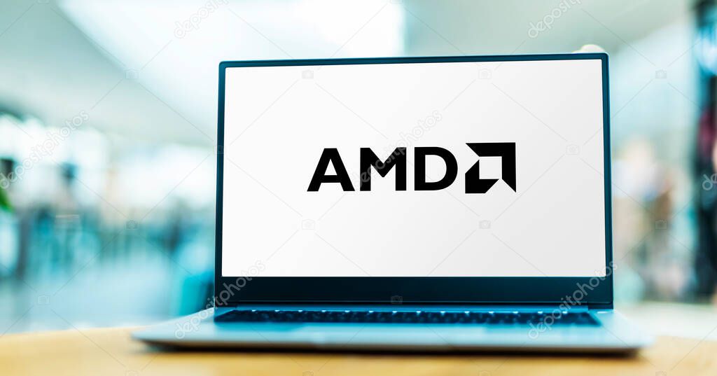 POZNAN, POL - 1 de mayo de 2021: Computadora portátil que muestra el ...