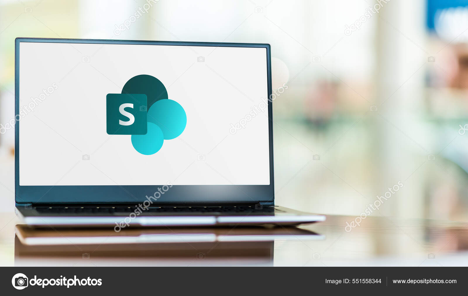 Poznan Pol Sep 2020 Computadora Portátil Que Muestra Logotipo ...