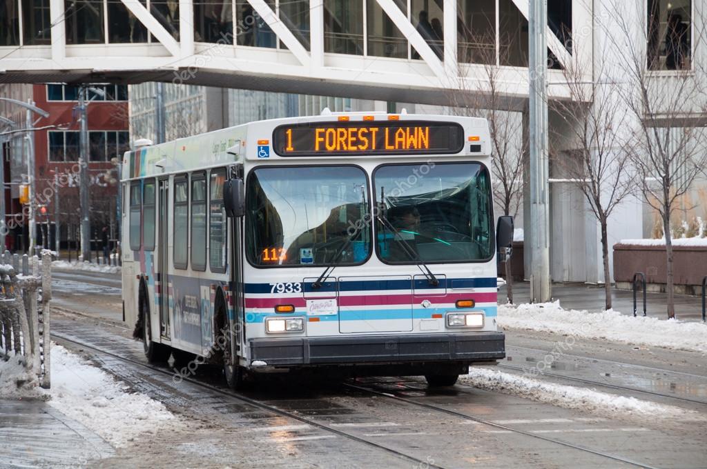 Calgary transit bus – Stock Editorial Photo © jewhyte #37414575