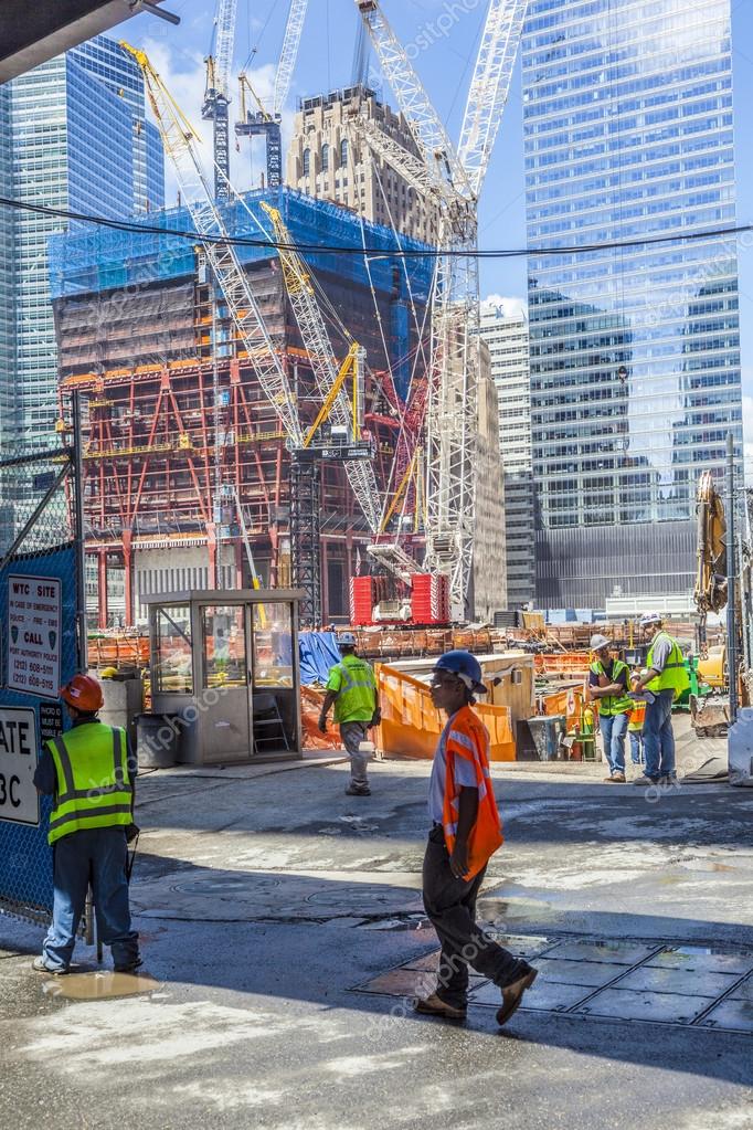 Workers at construction site in Ground Zero, New York — Stock Editorial ...