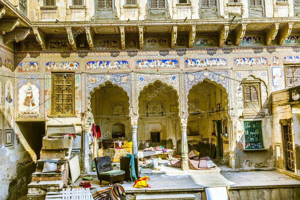 People in beautiful old haveli in Mandawa – Stock Editorial Photo ...