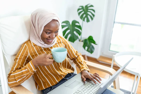 Muslim woman working with computer. Arab Young business woman sitting ...